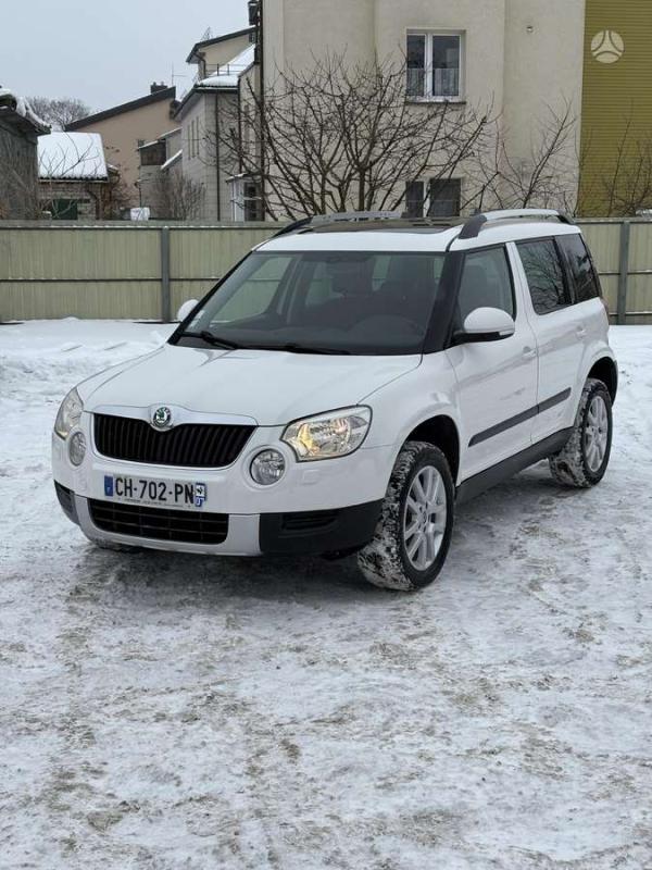 White Skoda Yeti 2012 in Taurage, with an engine capacity of 1.20 L and mileage of 134 thousand km for 5000 €, photo 5 on AUTOMOTO.COM.LV