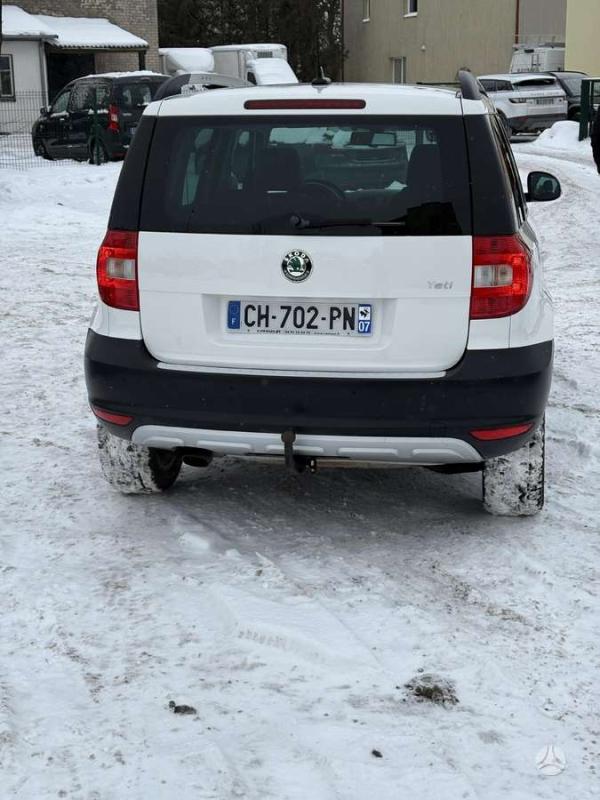 White Skoda Yeti 2012 in Taurage, with an engine capacity of 1.20 L and mileage of 134 thousand km for 5000 €, photo 7 on AUTOMOTO.COM.LV