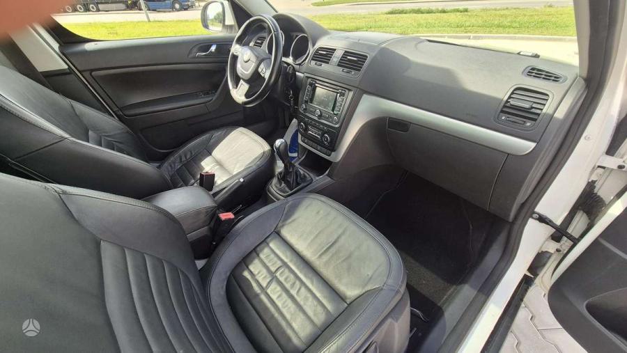 Balts Skoda Yeti 2012 Tauragė, ar dzinēja tilpumu 2.00 L un nobraukumu 261 tūkst. km par 4500 €, foto 12 vietnē AUTOMOTO.COM.LV
