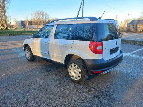 Balts Skoda Yeti 2013 Biržai, ar dzinēja tilpumu 2.00 L un nobraukumu 242 tūkst. km par 5200 €, foto 4 vietnē AUTOMOTO.COM.LV