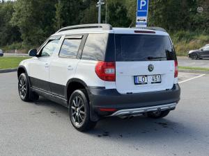 White Skoda Yeti 2014 in Vilnius, with an engine capacity of 1.39 L and mileage of 270 thousand km for 1550 €, photo 5 on AUTOMOTO.COM.LV