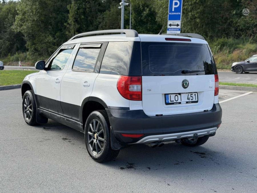 White Skoda Yeti 2014 in Vilnius, with an engine capacity of 1.39 L and mileage of 270 thousand km for 1550 €, photo 5 on AUTOMOTO.COM.LV