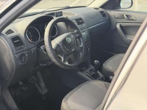 White Skoda Yeti 2014 in Vilnius, with an engine capacity of 1.39 L and mileage of 270 thousand km for 1550 €, photo 6 on AUTOMOTO.COM.LV