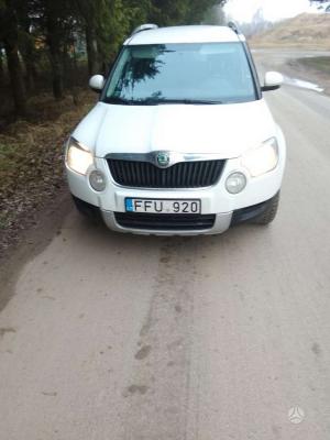 White Skoda Yeti 2011 in Siauliai, with an engine capacity of 2.00 L and mileage of 406 thousand km for 3377 €, photo 4 on AUTOMOTO.COM.LV