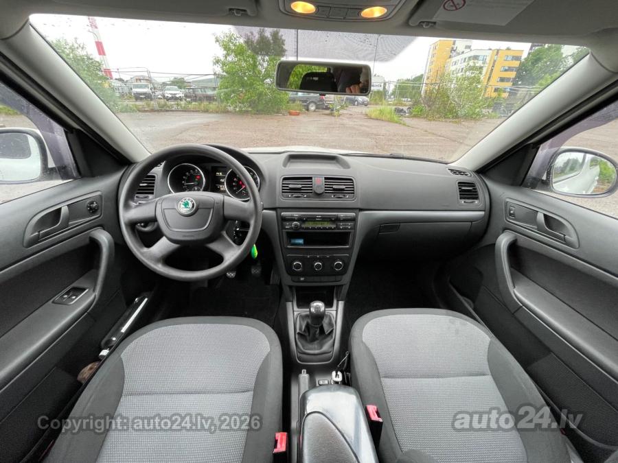 White Skoda Yeti 2012 in Tallinn, with an engine capacity of 2.00 L and mileage of 169 thousand km for 5250 €, photo 10 on AUTOMOTO.COM.LV