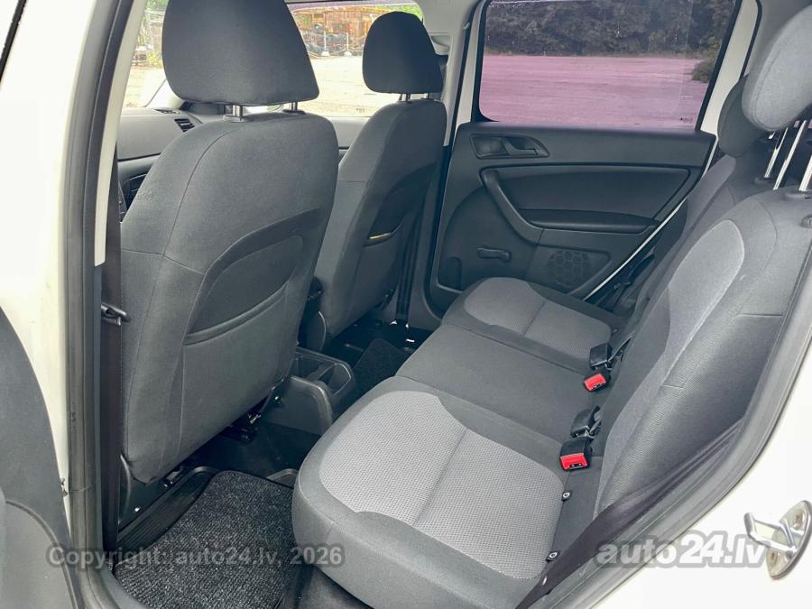White Skoda Yeti 2012 in Tallinn, with an engine capacity of 2.00 L and mileage of 169 thousand km for 5250 €, photo 12 on AUTOMOTO.COM.LV