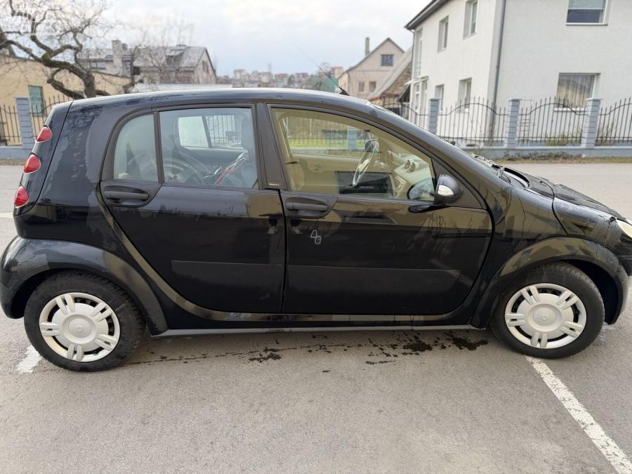 Black Smart Forfour 2006 in Kaunas, with an engine capacity of 1.50 L and mileage of 317 thousand km for 1550 €, photo 5 on AUTOMOTO.COM.LV
