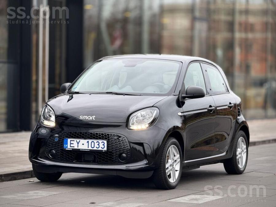 Black Smart Forfour 2021 in Riga, with an engine capacity of 1.10 L and mileage of 20 thousand km for 10600 €, photo 4 on AUTOMOTO.COM.LV
