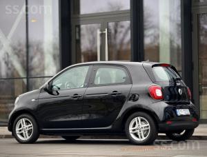 Black Smart Forfour 2021 in Riga, with an engine capacity of 1.10 L and mileage of 20 thousand km for 10600 €, photo 5 on AUTOMOTO.COM.LV