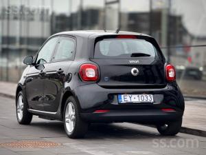 Black Smart Forfour 2021 in Riga, with an engine capacity of 1.10 L and mileage of 20 thousand km for 10600 €, photo 6 on AUTOMOTO.COM.LV
