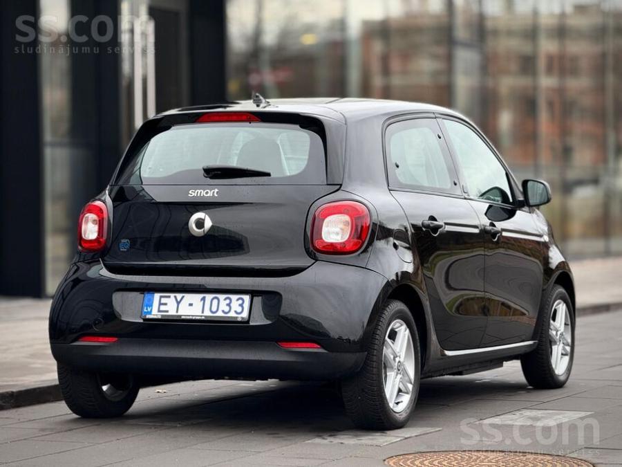 Black Smart Forfour 2021 in Riga, with an engine capacity of 1.10 L and mileage of 20 thousand km for 10600 €, photo 7 on AUTOMOTO.COM.LV