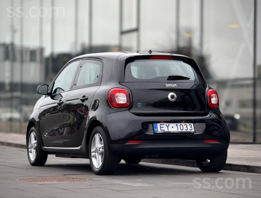 Black Smart Forfour 2021 in Riga, with an engine capacity of 1.10 L and mileage of 20 thousand km for 10600 €, photo 9 on AUTOMOTO.COM.LV