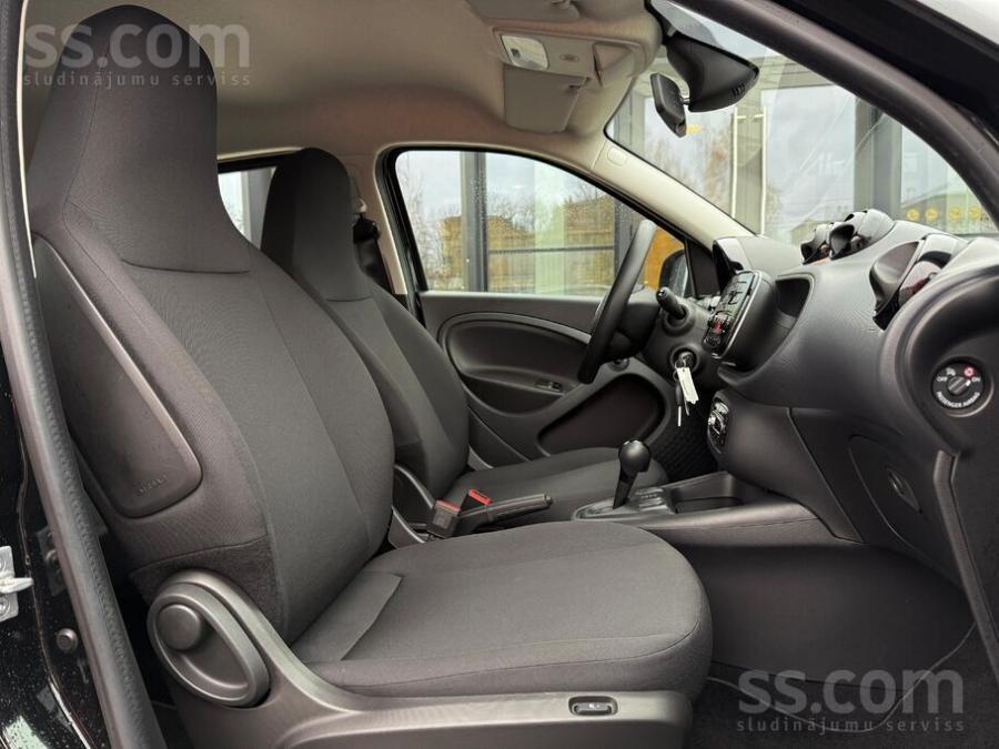 Black Smart Forfour 2021 in Riga, with an engine capacity of 1.10 L and mileage of 20 thousand km for 10600 €, photo 14 on AUTOMOTO.COM.LV