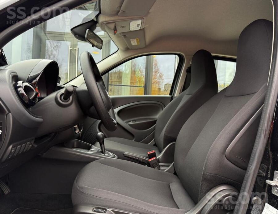 Black Smart Forfour 2021 in Riga, with an engine capacity of 1.10 L and mileage of 20 thousand km for 10600 €, photo 15 on AUTOMOTO.COM.LV