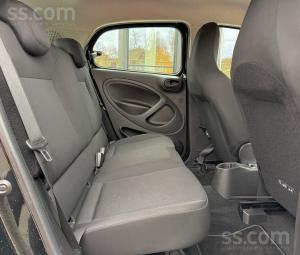 Black Smart Forfour 2021 in Riga, with an engine capacity of 1.10 L and mileage of 20 thousand km for 10600 €, photo 17 on AUTOMOTO.COM.LV