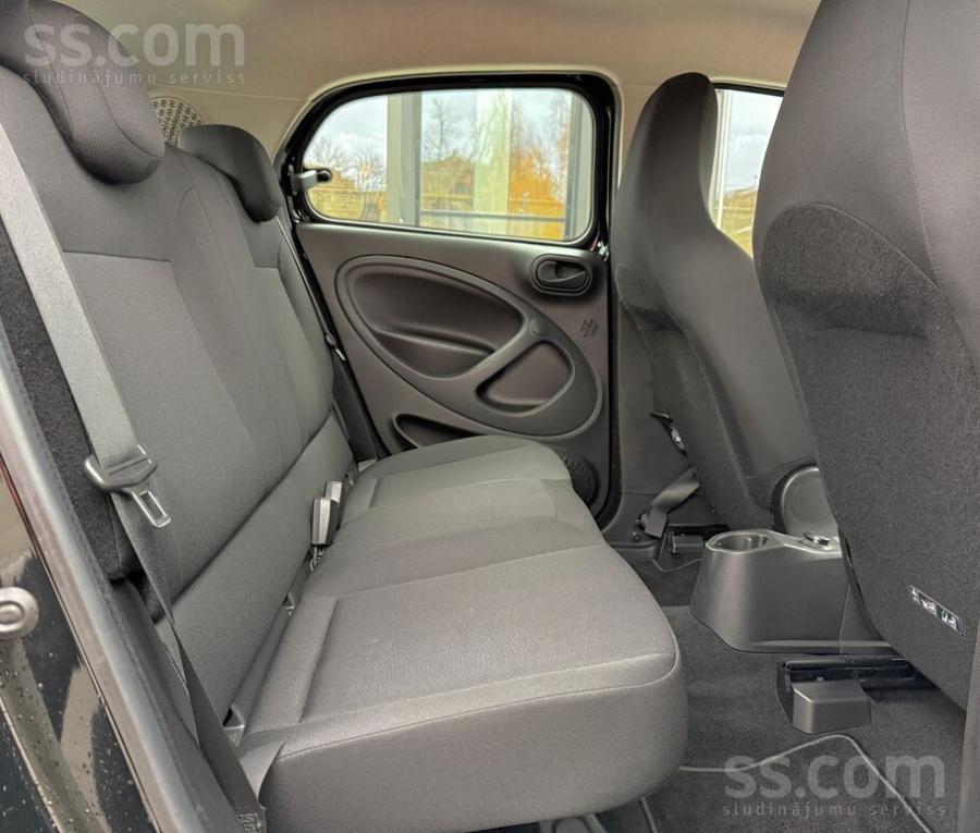 Black Smart Forfour 2021 in Riga, with an engine capacity of 1.10 L and mileage of 20 thousand km for 10600 €, photo 17 on AUTOMOTO.COM.LV