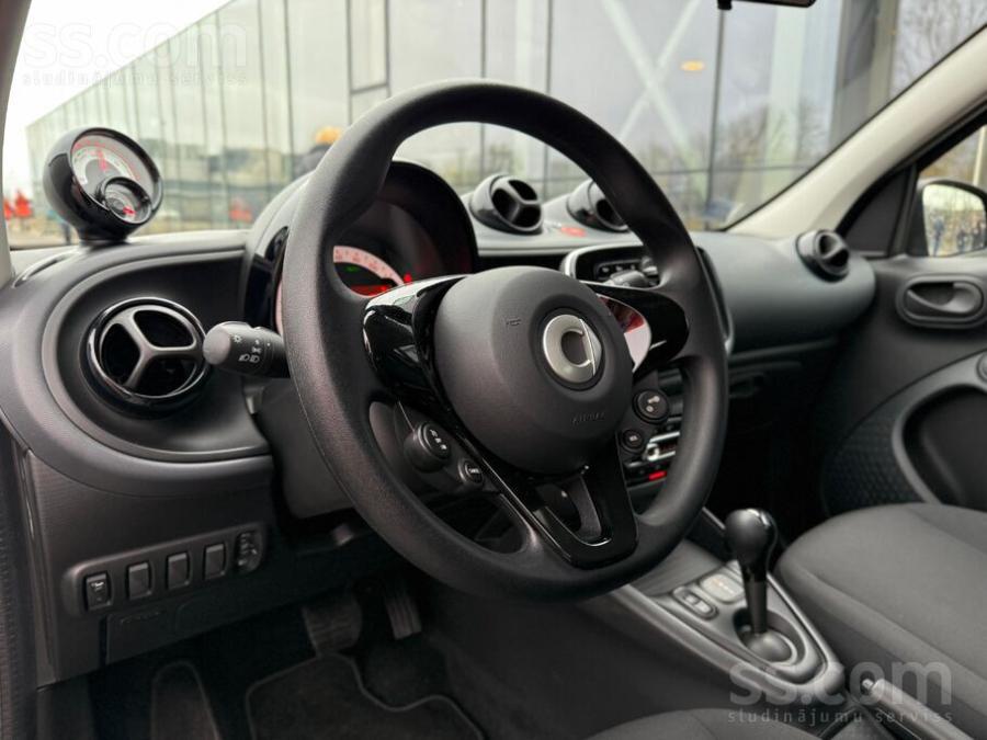 Black Smart Forfour 2021 in Riga, with an engine capacity of 1.10 L and mileage of 20 thousand km for 10600 €, photo 18 on AUTOMOTO.COM.LV