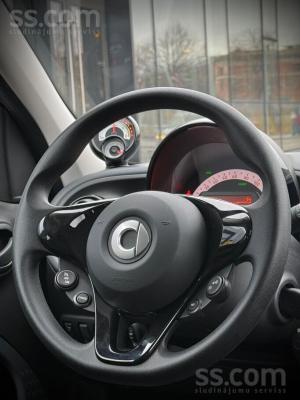 Black Smart Forfour 2021 in Riga, with an engine capacity of 1.10 L and mileage of 20 thousand km for 10600 €, photo 19 on AUTOMOTO.COM.LV