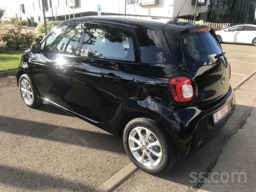 Black Smart Forfour 2022 in Riga, with an engine capacity of 1.10 L and mileage of 34 thousand km for 7320 €, photo 5 on AUTOMOTO.COM.LV