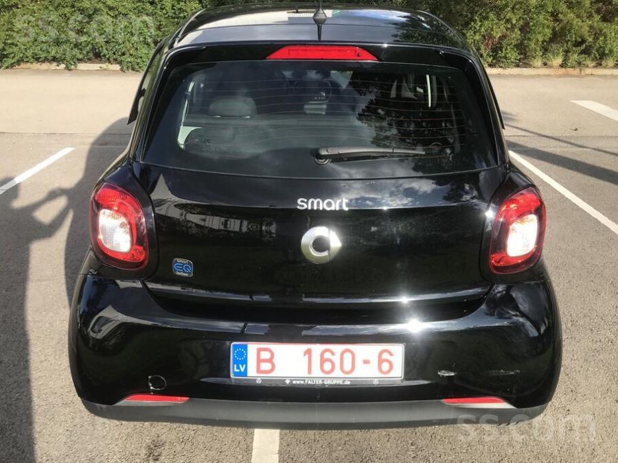 Black Smart Forfour 2022 in Riga, with an engine capacity of 1.10 L and mileage of 34 thousand km for 7320 €, photo 6 on AUTOMOTO.COM.LV