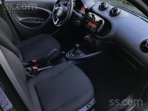 Black Smart Forfour 2022 in Riga, with an engine capacity of 1.10 L and mileage of 34 thousand km for 7320 €, photo 8 on AUTOMOTO.COM.LV