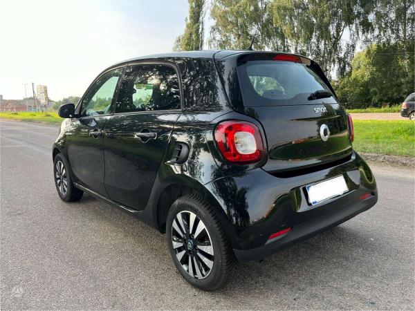 Black Smart Forfour 2015 in Taurage, with an engine capacity of 1.00 L and mileage of 90 thousand km for 3200 €, photo 2 on AUTOMOTO.COM.LV