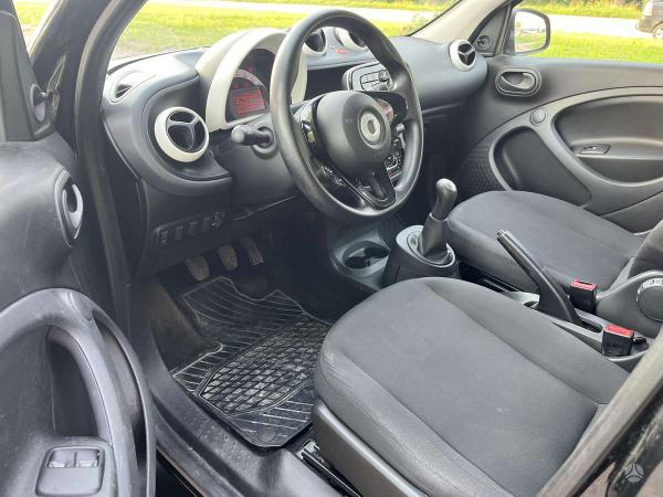 Black Smart Forfour 2015 in Taurage, with an engine capacity of 1.00 L and mileage of 90 thousand km for 3200 €, photo 7 on AUTOMOTO.COM.LV