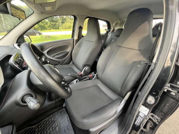 Black Smart Forfour 2015 in Taurage, with an engine capacity of 1.00 L and mileage of 90 thousand km for 3200 €, photo 8 on AUTOMOTO.COM.LV