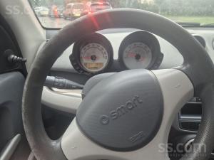 Black Smart Forfour 2004 in Ogre, with an engine capacity of 1.10 L and mileage of 297 thousand km for 900 €, photo 5 on AUTOMOTO.COM.LV