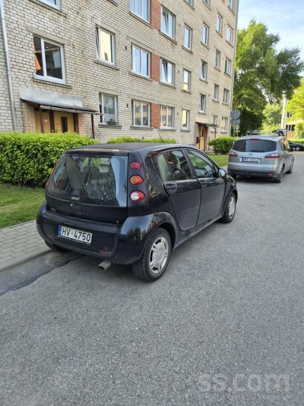 Black Smart Forfour 2004 in Ogre, with an engine capacity of 1.10 L and mileage of 297 thousand km for 900 €, photo 3 on AUTOMOTO.COM.LV