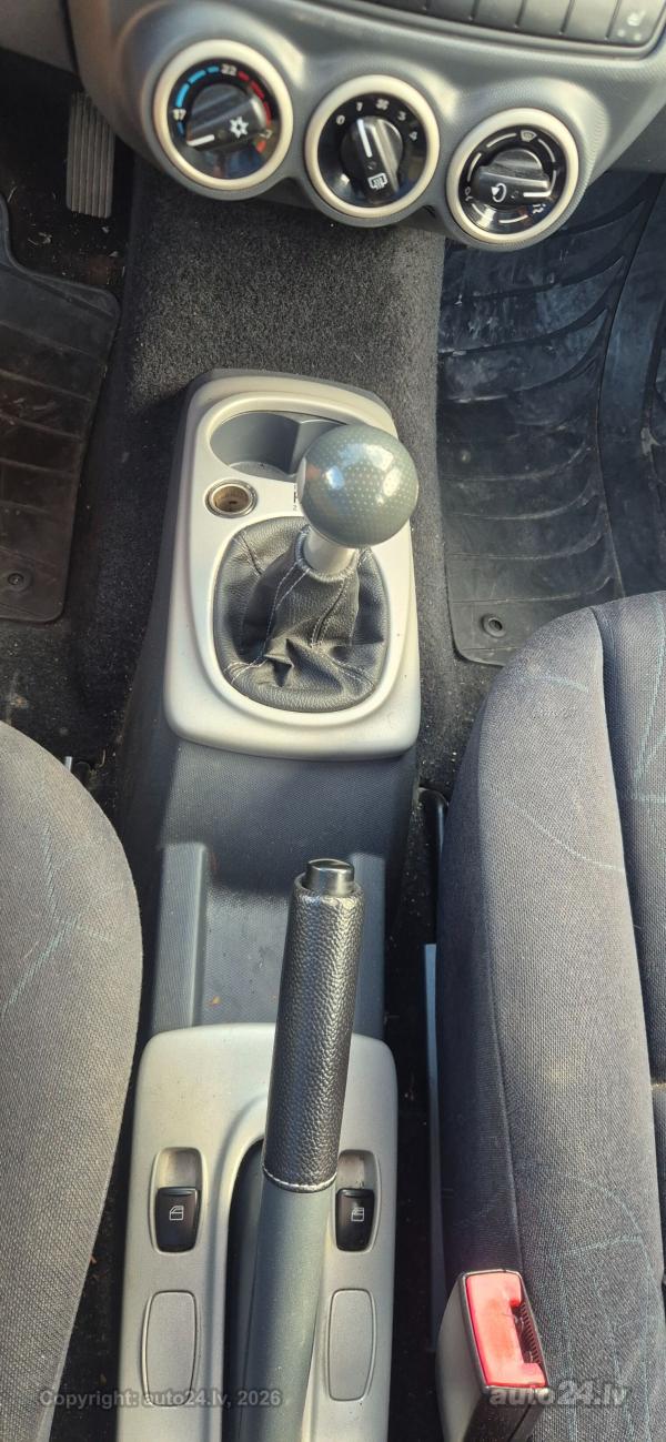 Pelēks Smart Forfour 2005 Tallina, ar dzinēja tilpumu 1.30 L un nobraukumu 172 tūkst. km par 2850 €, foto 11 vietnē AUTOMOTO.COM.LV