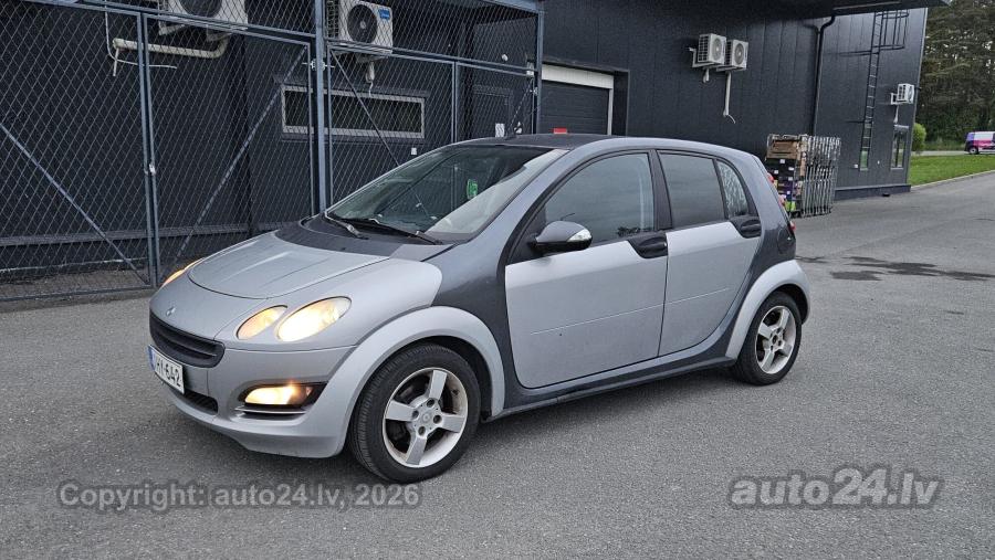Pelēks Smart Forfour 2006 Tallina, ar dzinēja tilpumu 1.30 L un nobraukumu 279 tūkst. km par 1350 €, foto 1 vietnē AUTOMOTO.COM.LV