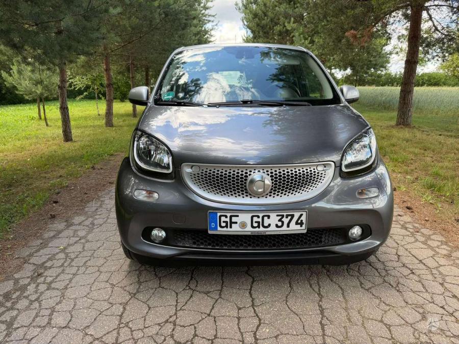 Grey Smart Forfour 2018 in Panevezys, with an engine capacity of 0.90 L and mileage of 180 thousand km for 5700 €, photo 3 on AUTOMOTO.COM.LV