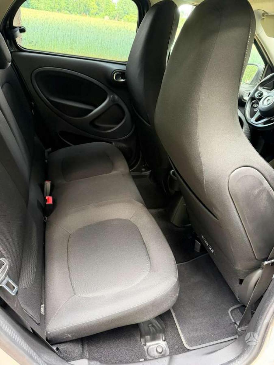 Grey Smart Forfour 2018 in Panevezys, with an engine capacity of 0.90 L and mileage of 180 thousand km for 5700 €, photo 7 on AUTOMOTO.COM.LV