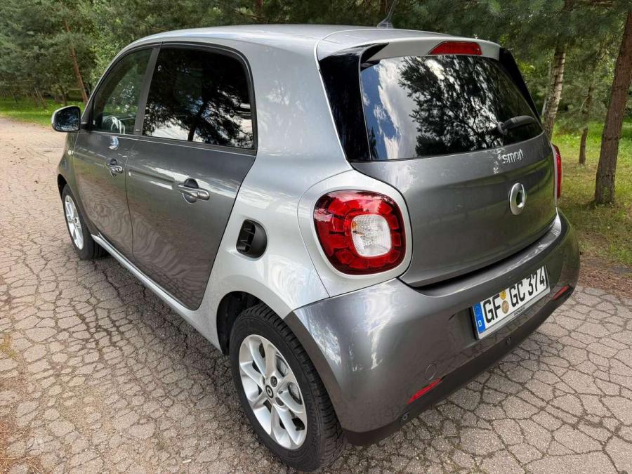 Grey Smart Forfour 2018 in Panevezys, with an engine capacity of 0.90 L and mileage of 180 thousand km for 5700 €, photo 10 on AUTOMOTO.COM.LV