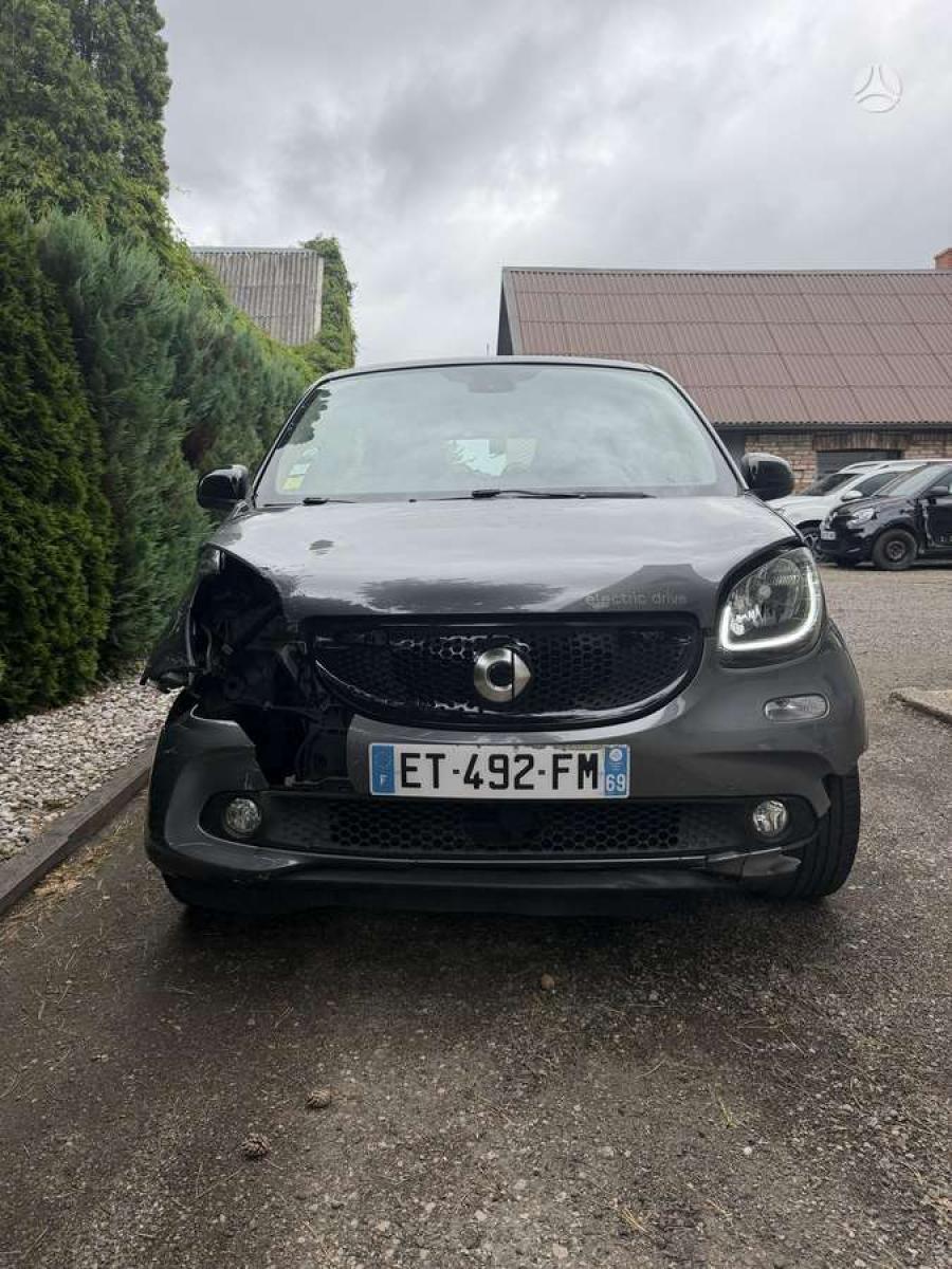 Grey Smart Forfour 2018 in Kaunas, with an engine capacity of 0.00 L and mileage of 89 thousand km for 3900 €, photo 4 on AUTOMOTO.COM.LV