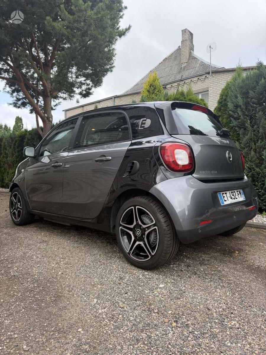 Grey Smart Forfour 2018 in Kaunas, with an engine capacity of 0.00 L and mileage of 89 thousand km for 3900 €, photo 6 on AUTOMOTO.COM.LV