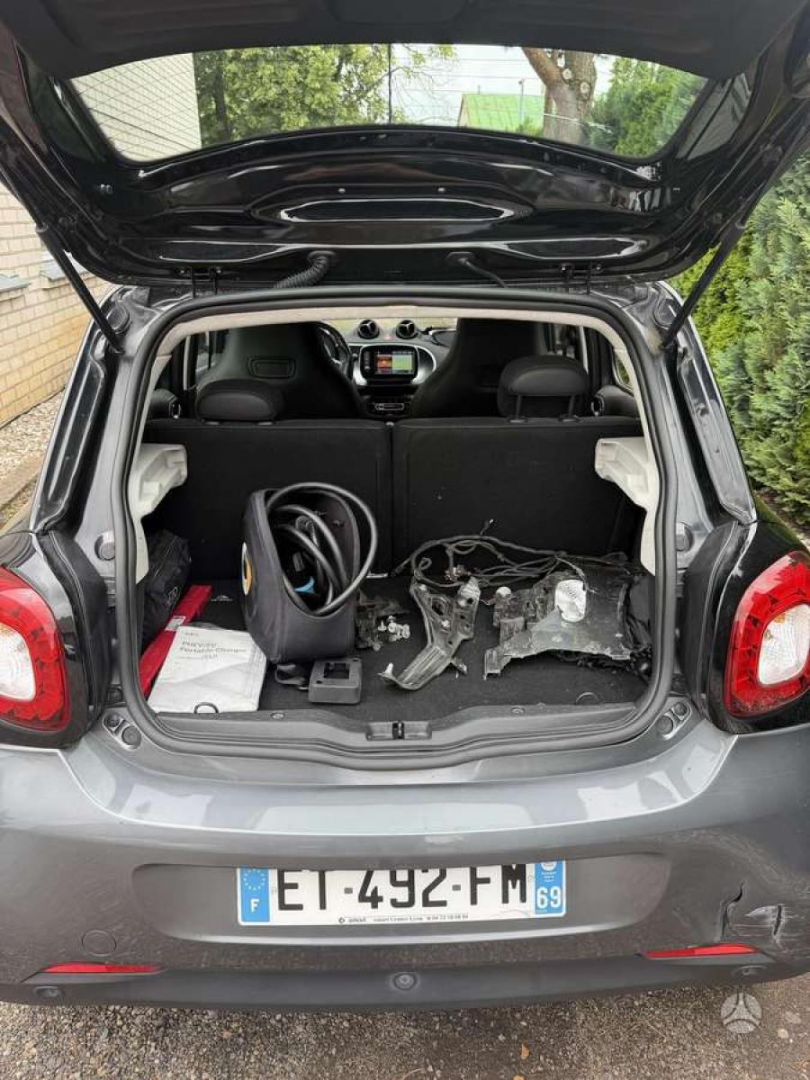 Grey Smart Forfour 2018 in Kaunas, with an engine capacity of 0.00 L and mileage of 89 thousand km for 3900 €, photo 8 on AUTOMOTO.COM.LV