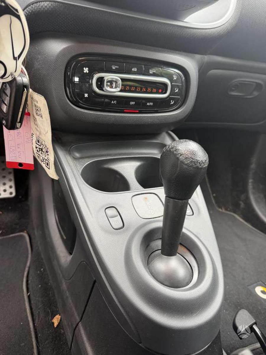 Grey Smart Forfour 2018 in Kaunas, with an engine capacity of 0.00 L and mileage of 89 thousand km for 3900 €, photo 21 on AUTOMOTO.COM.LV