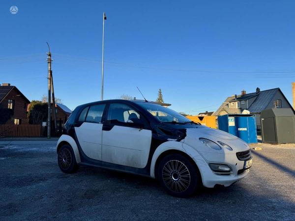 White Smart Forfour 2006 in Panevezys, with an engine capacity of 1.49 L and mileage of 196 thousand km for 650 €, photo 4 on AUTOMOTO.COM.LV
