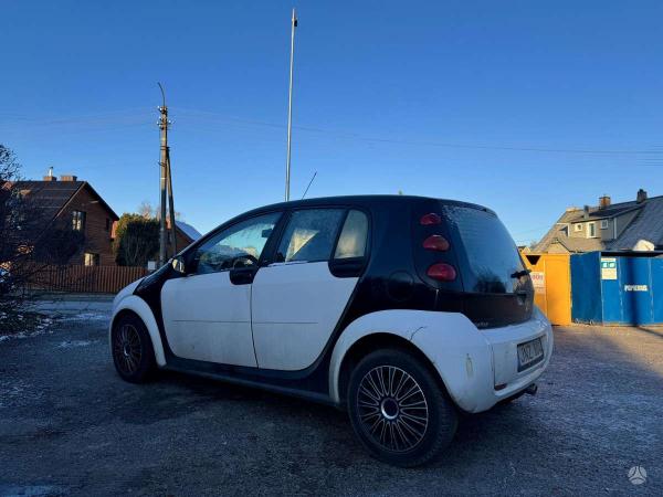 White Smart Forfour 2006 in Panevezys, with an engine capacity of 1.49 L and mileage of 196 thousand km for 650 €, photo 8 on AUTOMOTO.COM.LV