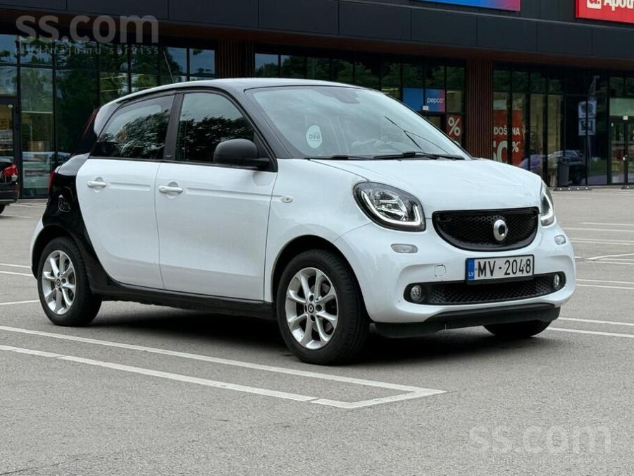 White Smart Forfour 2017 in Riga, with an engine capacity of 1.00 L and mileage of 83 thousand km for 5600 €, photo 1 on AUTOMOTO.COM.LV