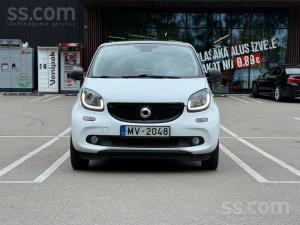 White Smart Forfour 2017 in Riga, with an engine capacity of 1.00 L and mileage of 83 thousand km for 5600 €, photo 3 on AUTOMOTO.COM.LV