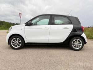 White Smart Forfour 2017 in Riga, with an engine capacity of 1.00 L and mileage of 83 thousand km for 5600 €, photo 6 on AUTOMOTO.COM.LV
