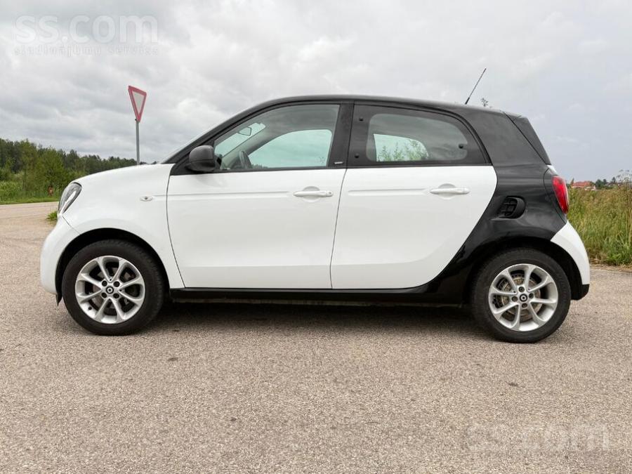 White Smart Forfour 2017 in Riga, with an engine capacity of 1.00 L and mileage of 83 thousand km for 5600 €, photo 6 on AUTOMOTO.COM.LV