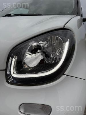 White Smart Forfour 2017 in Riga, with an engine capacity of 1.00 L and mileage of 83 thousand km for 5600 €, photo 13 on AUTOMOTO.COM.LV