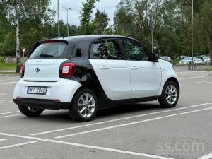 White Smart Forfour 2017 in Riga, with an engine capacity of 1.00 L and mileage of 83 thousand km for 5600 €, photo 14 on AUTOMOTO.COM.LV