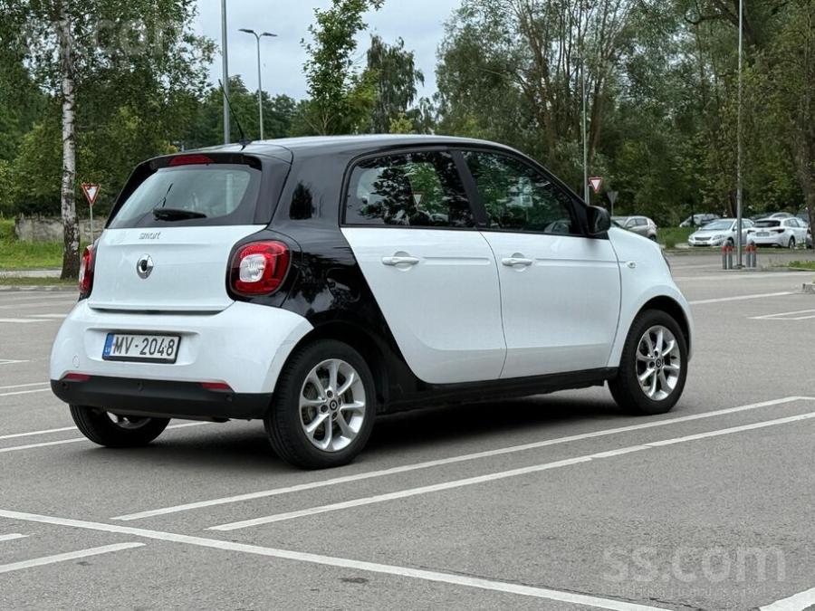 White Smart Forfour 2017 in Riga, with an engine capacity of 1.00 L and mileage of 83 thousand km for 5600 €, photo 14 on AUTOMOTO.COM.LV