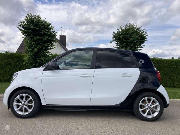 White Smart Forfour 2018 in Jurbarkas, with an engine capacity of 0.00 L and mileage of 81 thousand km for 6700 €, photo 2 on AUTOMOTO.COM.LV
