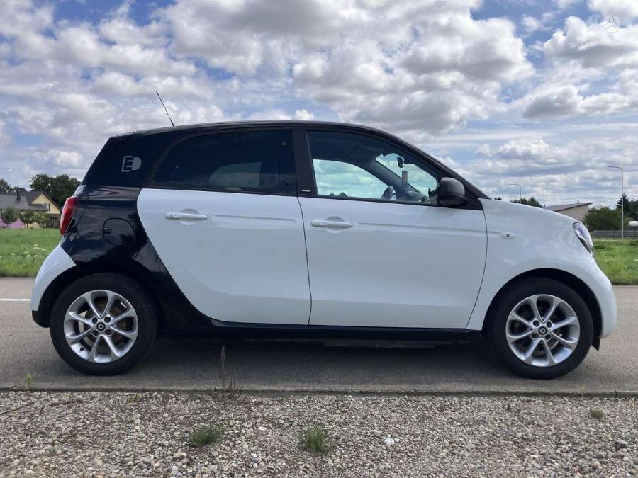 White Smart Forfour 2018 in Jurbarkas, with an engine capacity of 0.00 L and mileage of 81 thousand km for 6700 €, photo 4 on AUTOMOTO.COM.LV